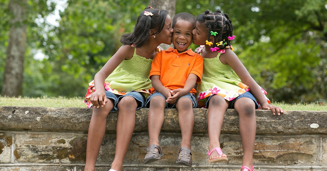 Building Strong Sibling Relationships: Tips for Parents - LawyerSouls